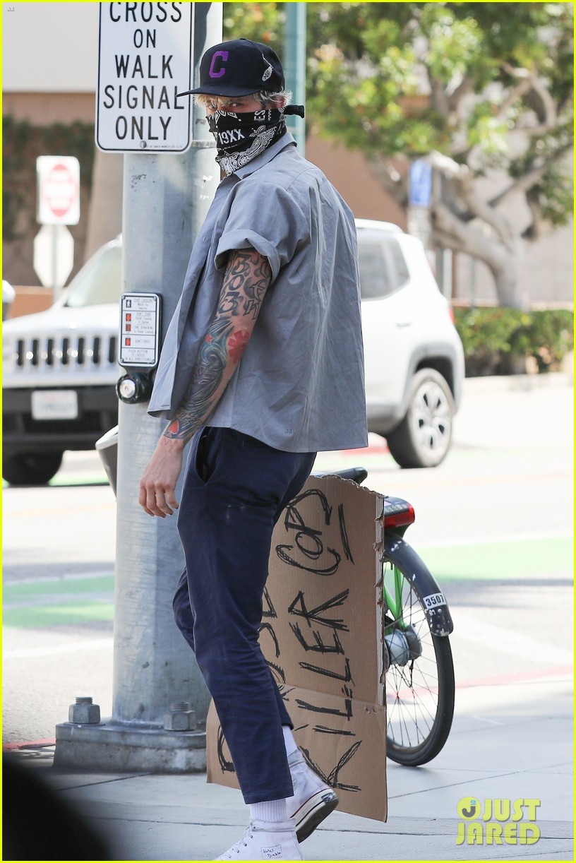 Machine Gun Kelly Holds 'Prosecute Killer Cops' Sign During Protest in ...