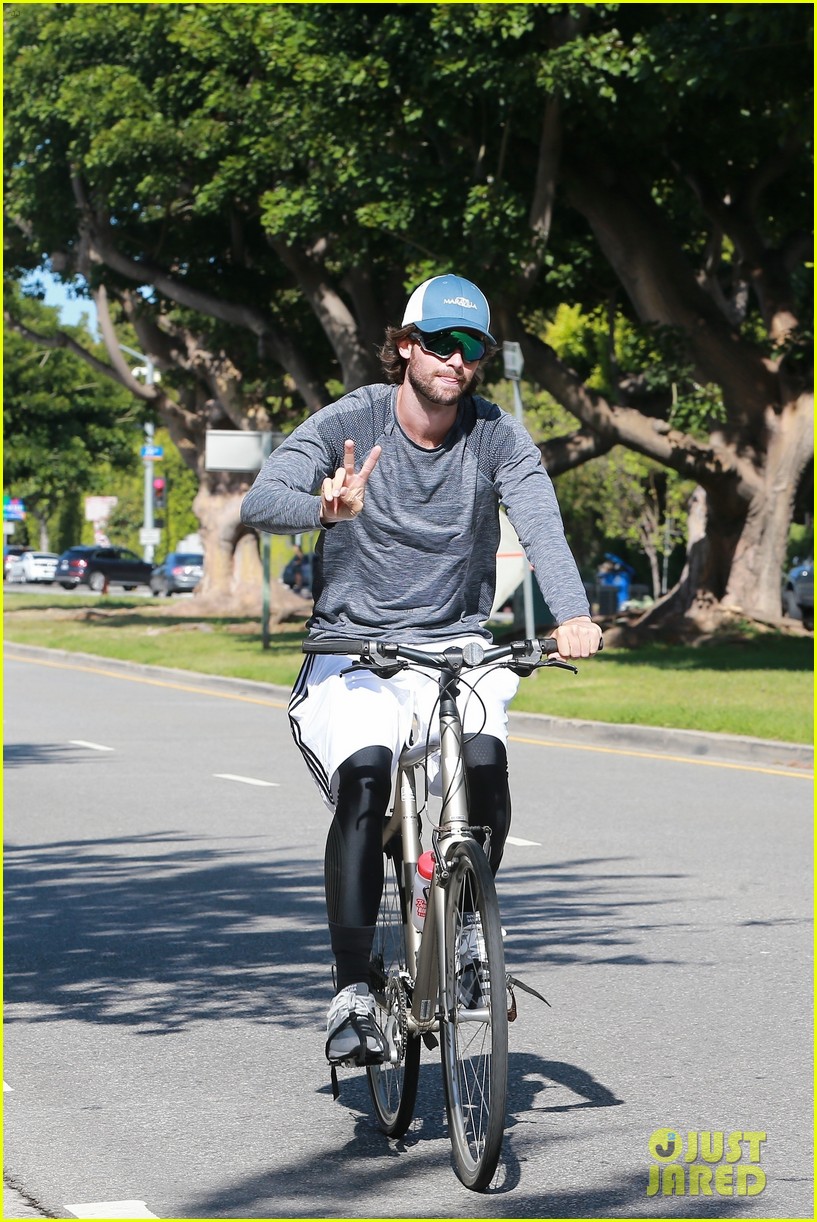 Patrick Schwarzenegger Throws Up the Peace Sign on Bike Ride: Photo ...