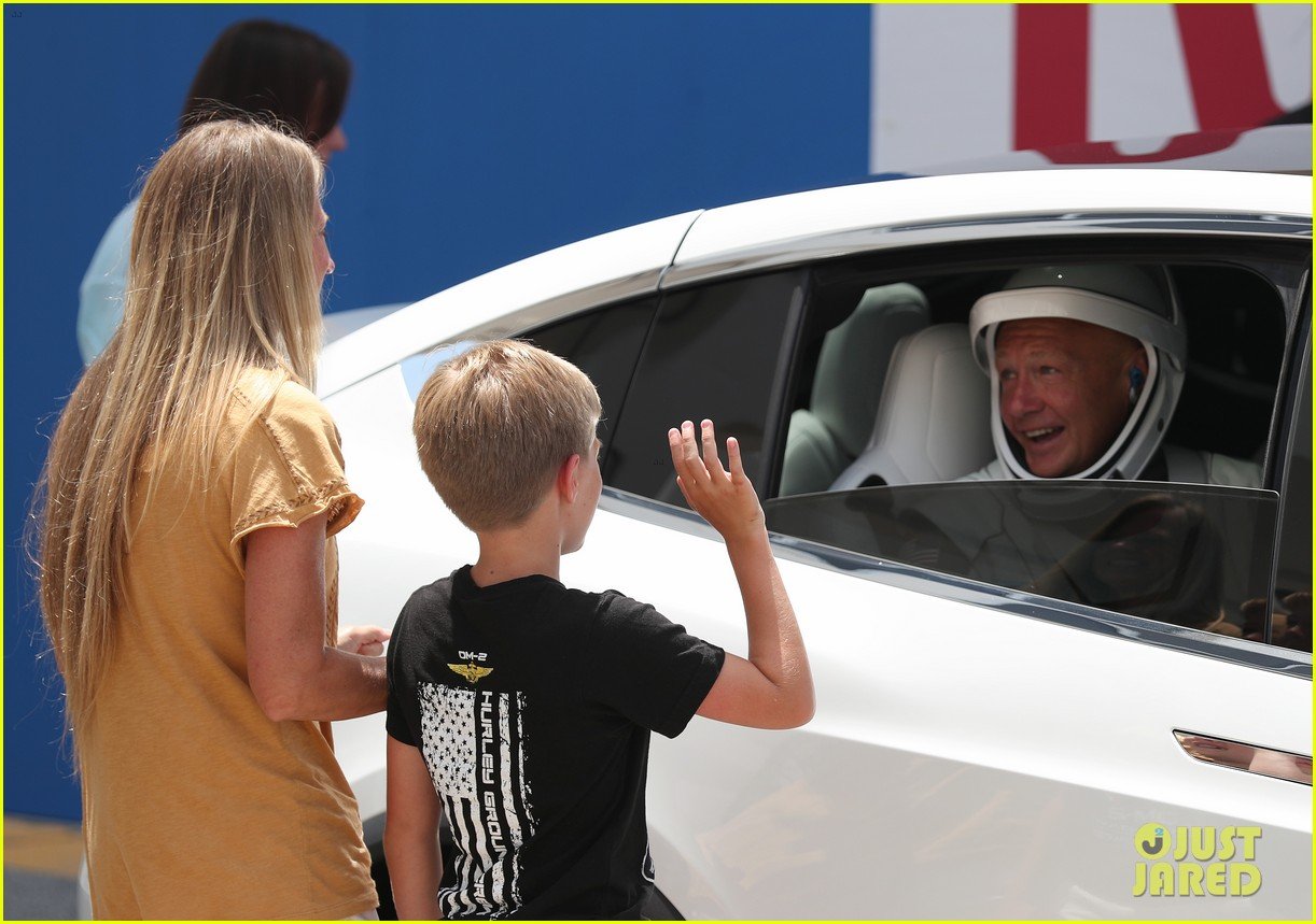 Celebs React to NASA & SpaceX's Successful Rocket Launch: Photo 4461372 ...