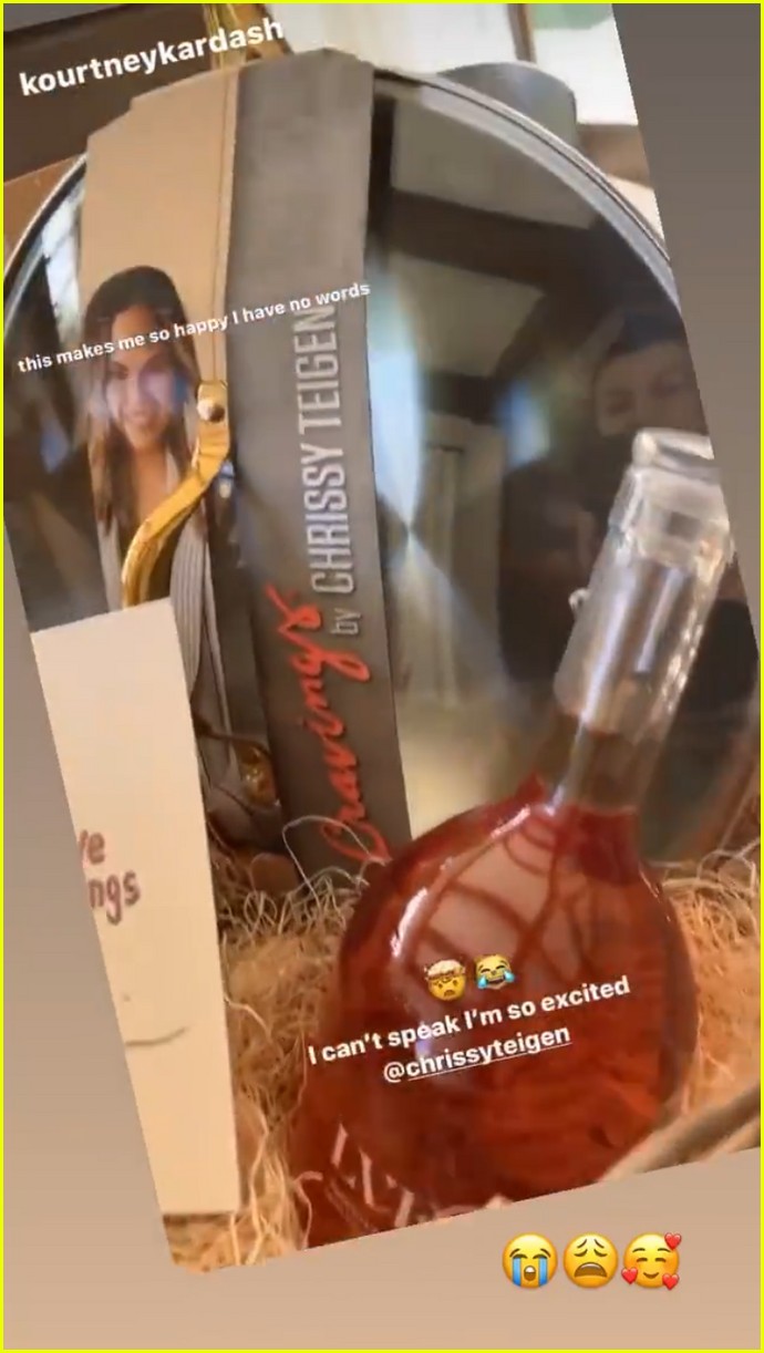 Chrissy Teigen Posts Public Message to Her 'Rich' Friends Asking for a ...