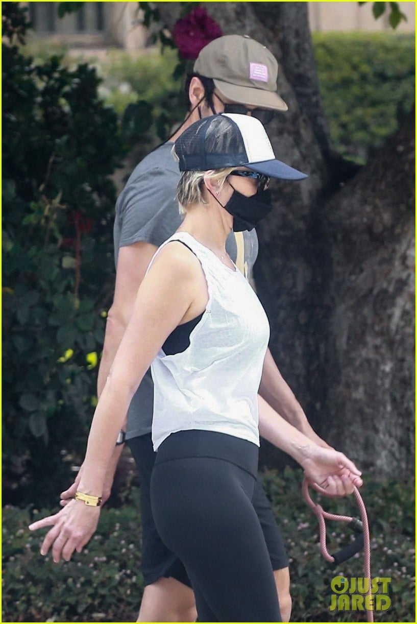 Kristen Wiig Steps Out After Sparking Pregnancy Rumors: Photo 4458721 ...