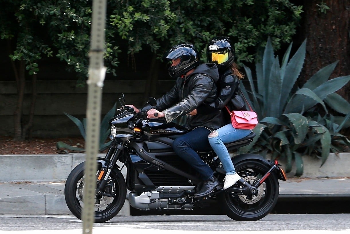 Photo: ana de armas ben affleck cycle ride pics 01 | Photo 4463797 ...