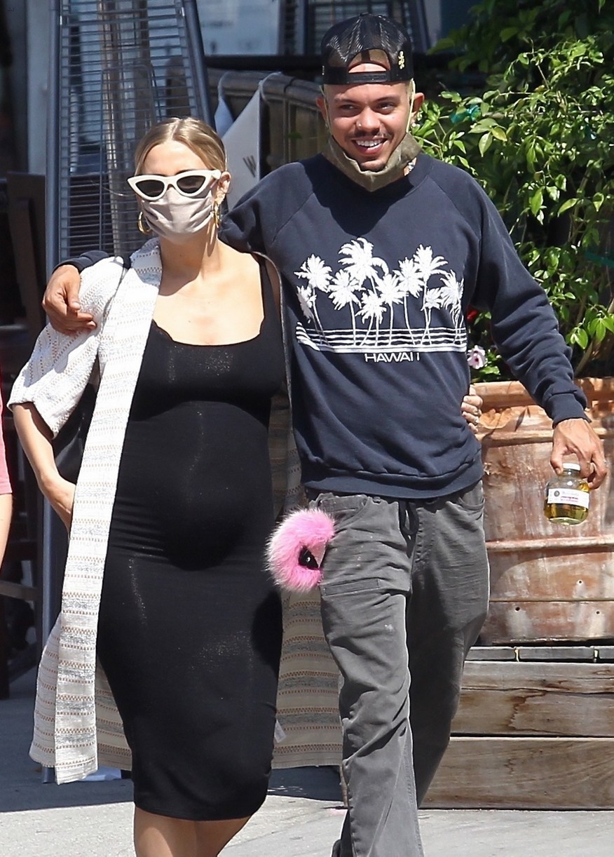 Ashlee Simpson Baby Bump