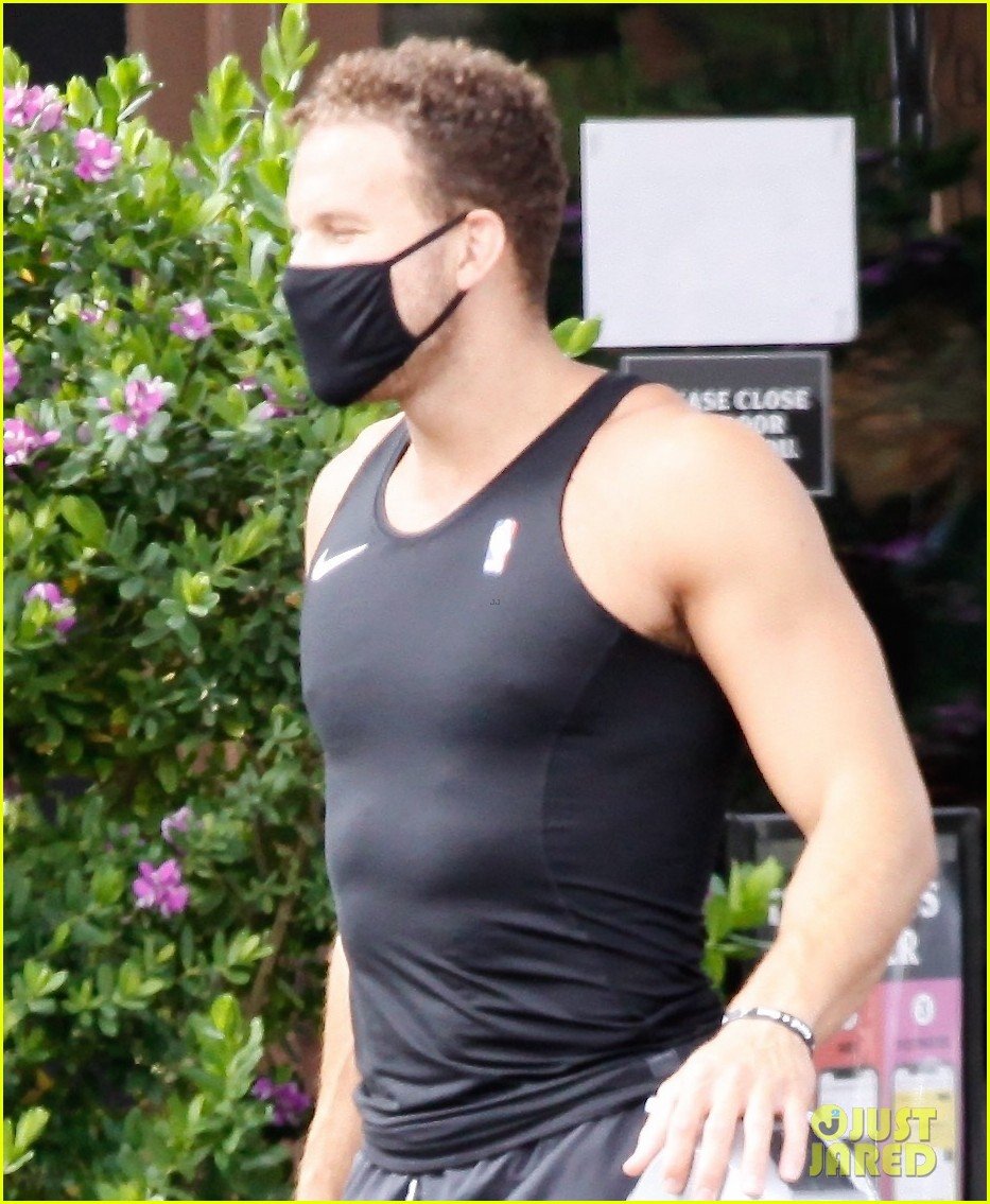 Blake Griffin's Chiseled Abs Can Be Seen Through His Tight Tank!: Photo ...