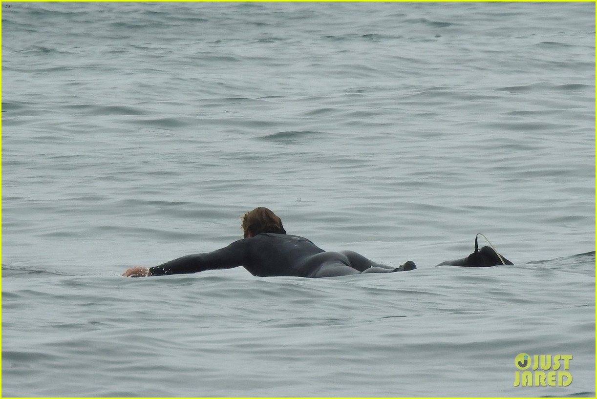 Gerard Butler Puts On His Skintight Wetsuit for a Day of Surfing: Photo ...