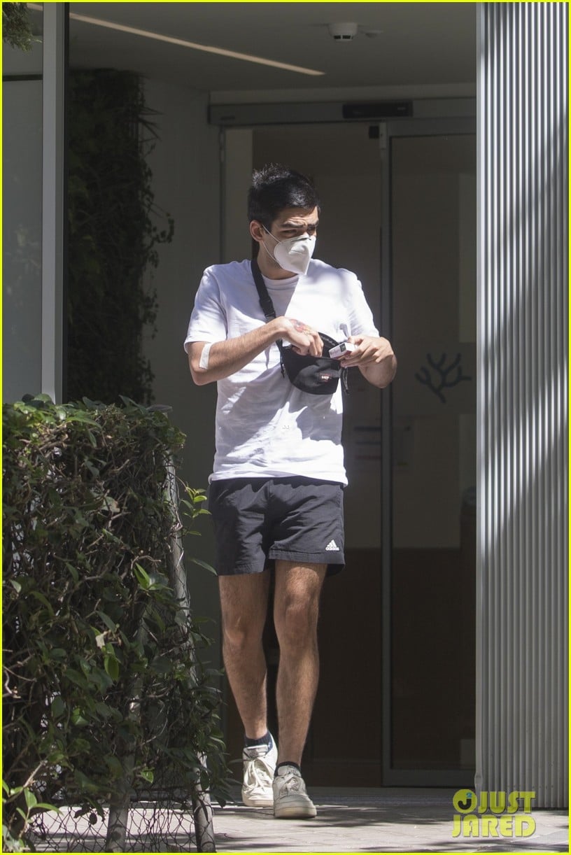 Elite's Omar Ayuso & Arón Piper Step Out in Madrid: Photo 4461808 ...