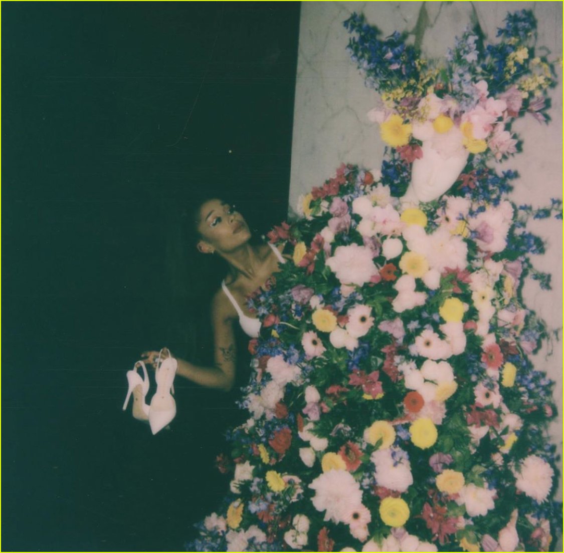 Ariana Grande Gets a Kiss From Boyfriend Dalton Gomez at Her 'Midsommar ...