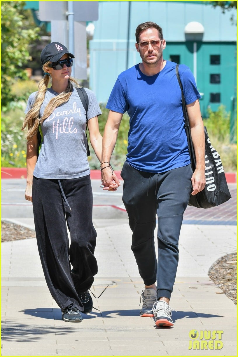 Paris Hilton & Boyfriend Carter Reum Pack on PDA at Outdoor Restaurant ...