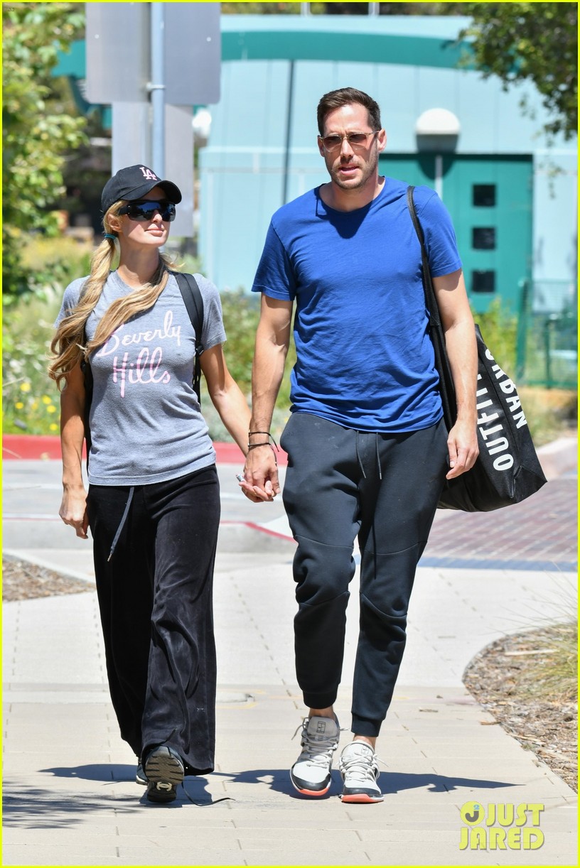 Paris Hilton & Boyfriend Carter Reum Pack on PDA at Outdoor Restaurant ...