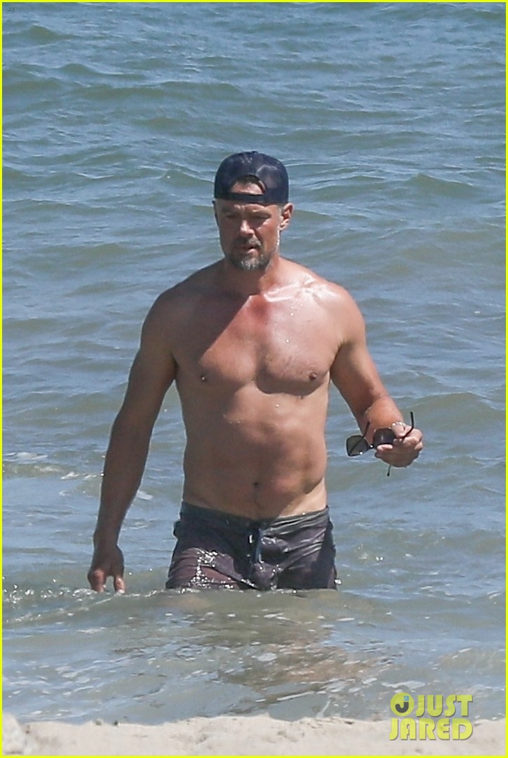 Josh Duhamel Goes Shirtless for Day at the Beach in Malibu!: Photo ...