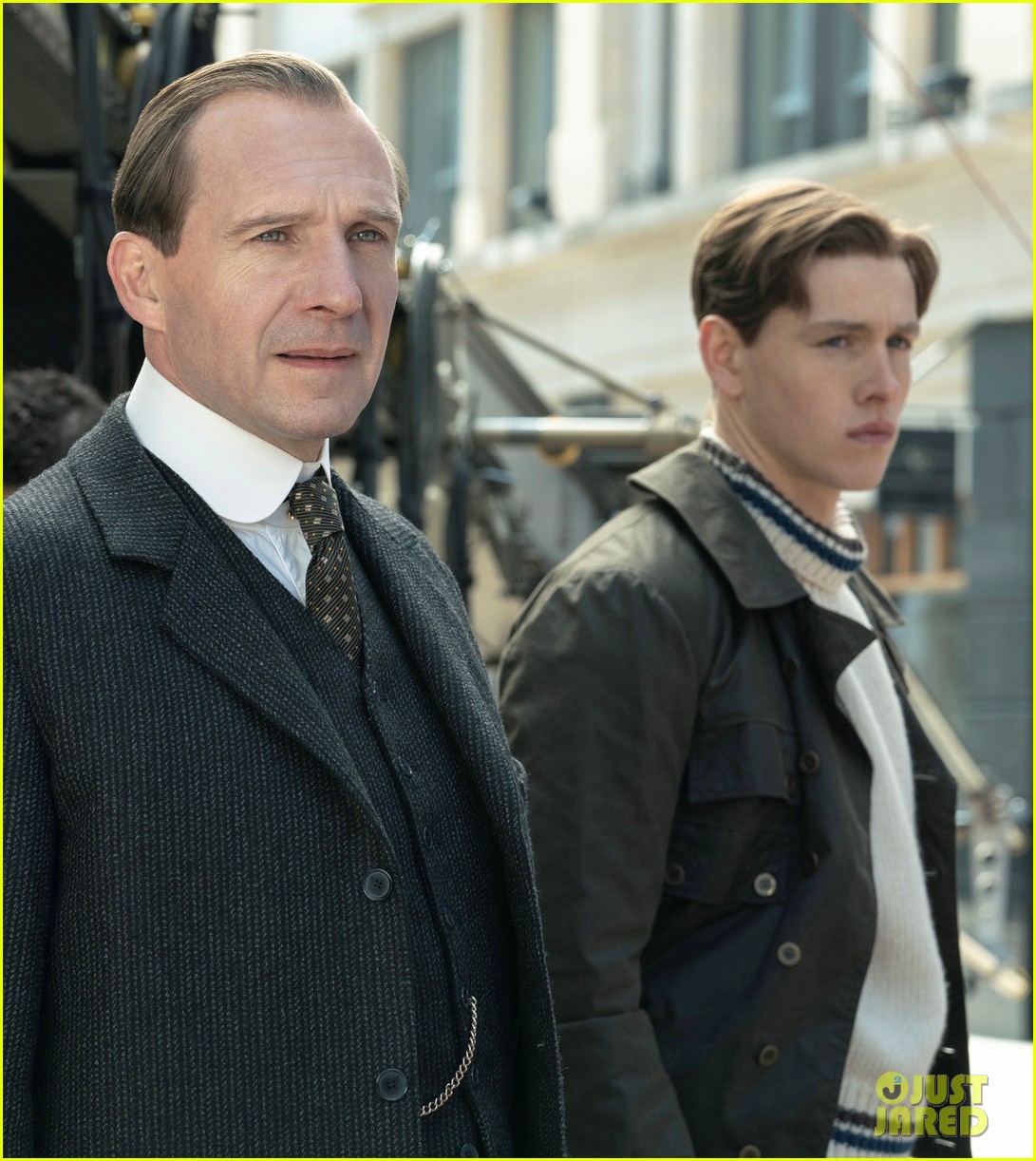 Ralph Fiennes Becomes 'The King's Man' in New Action-Packed Trailer ...