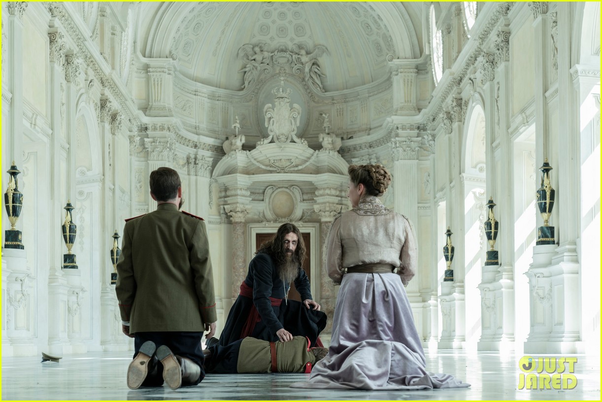 Ralph Fiennes Becomes 'The King's Man' in New Action-Packed Trailer ...