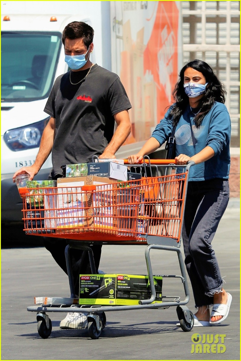 Camila Mendes & New Boyfriend Grayson Vaughan Do Some Shopping Together ...