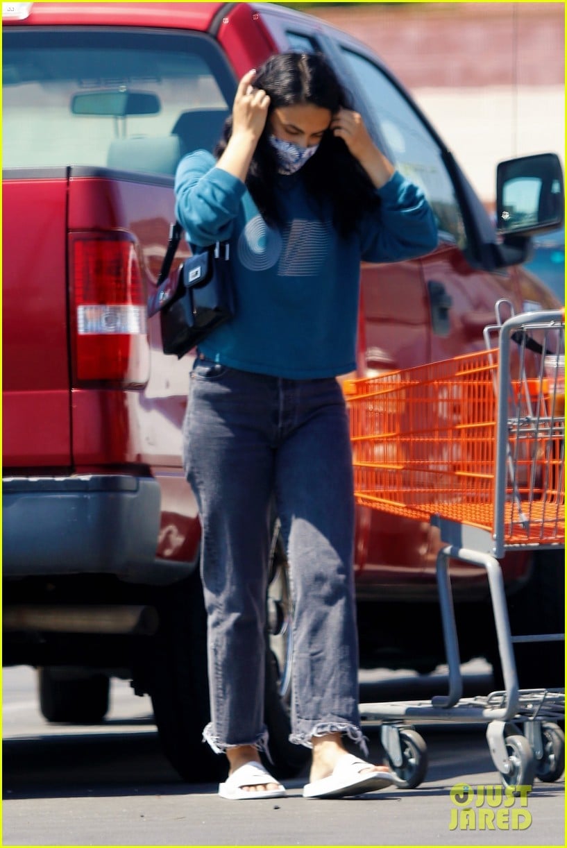 Camila Mendes & New Boyfriend Grayson Vaughan Do Some Shopping Together ...