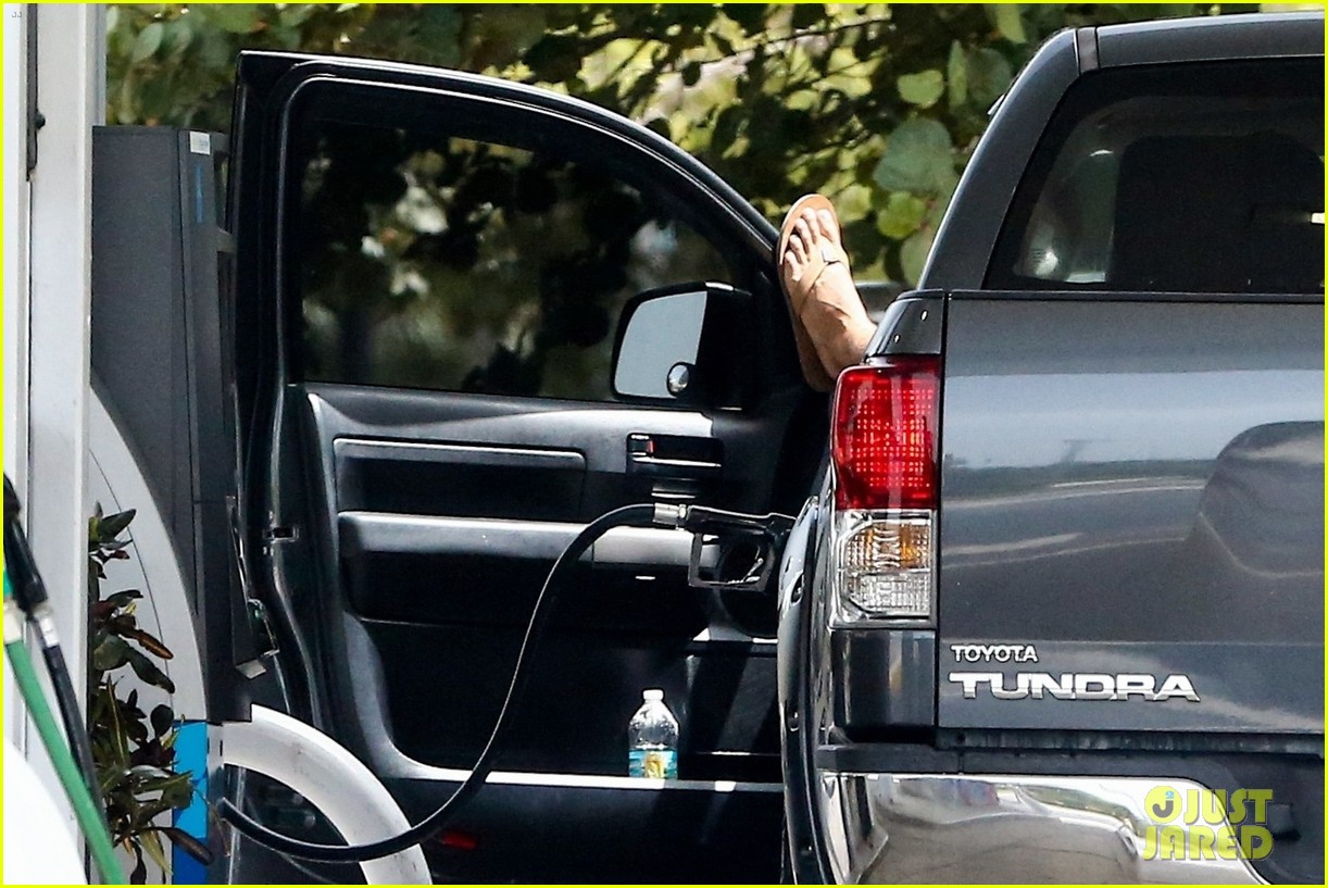 Tyler Cameron's 'Mystery Blonde' Revealed After Lunch Date - See the ...