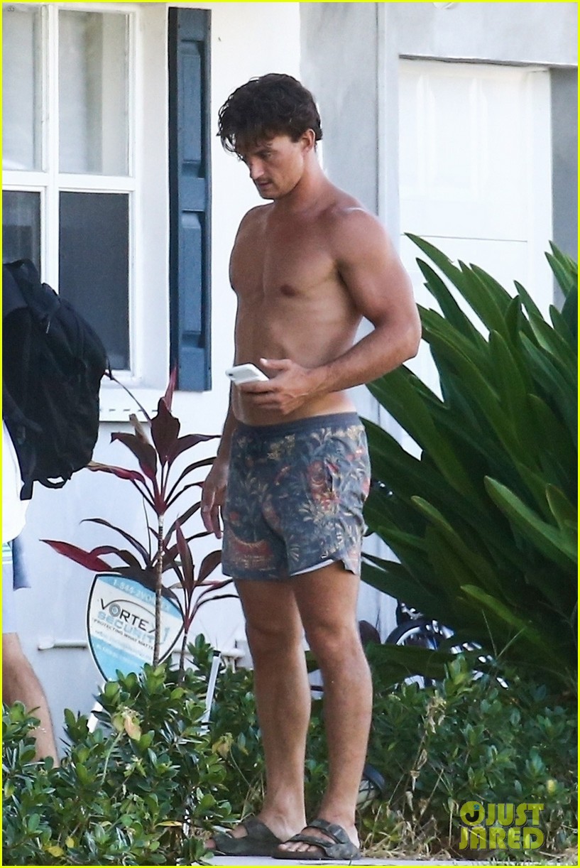 Tyler Cameron Shows Off His Summer Tan Shirtless After a Fishing Trip ...