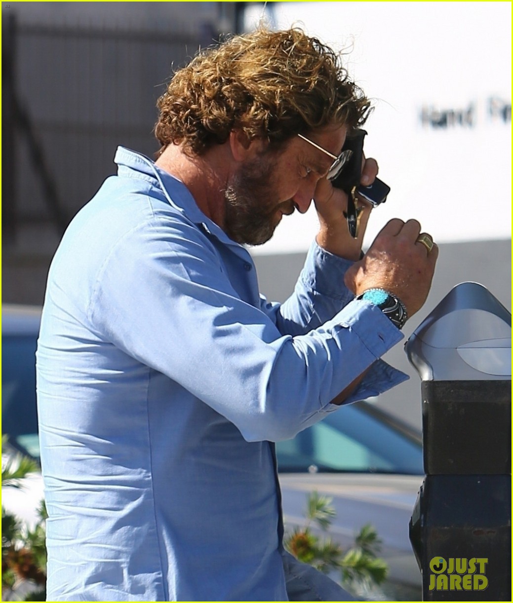 Gerard Butler Looks Cool While Meeting Up with a Friend: Photo 4471958 ...
