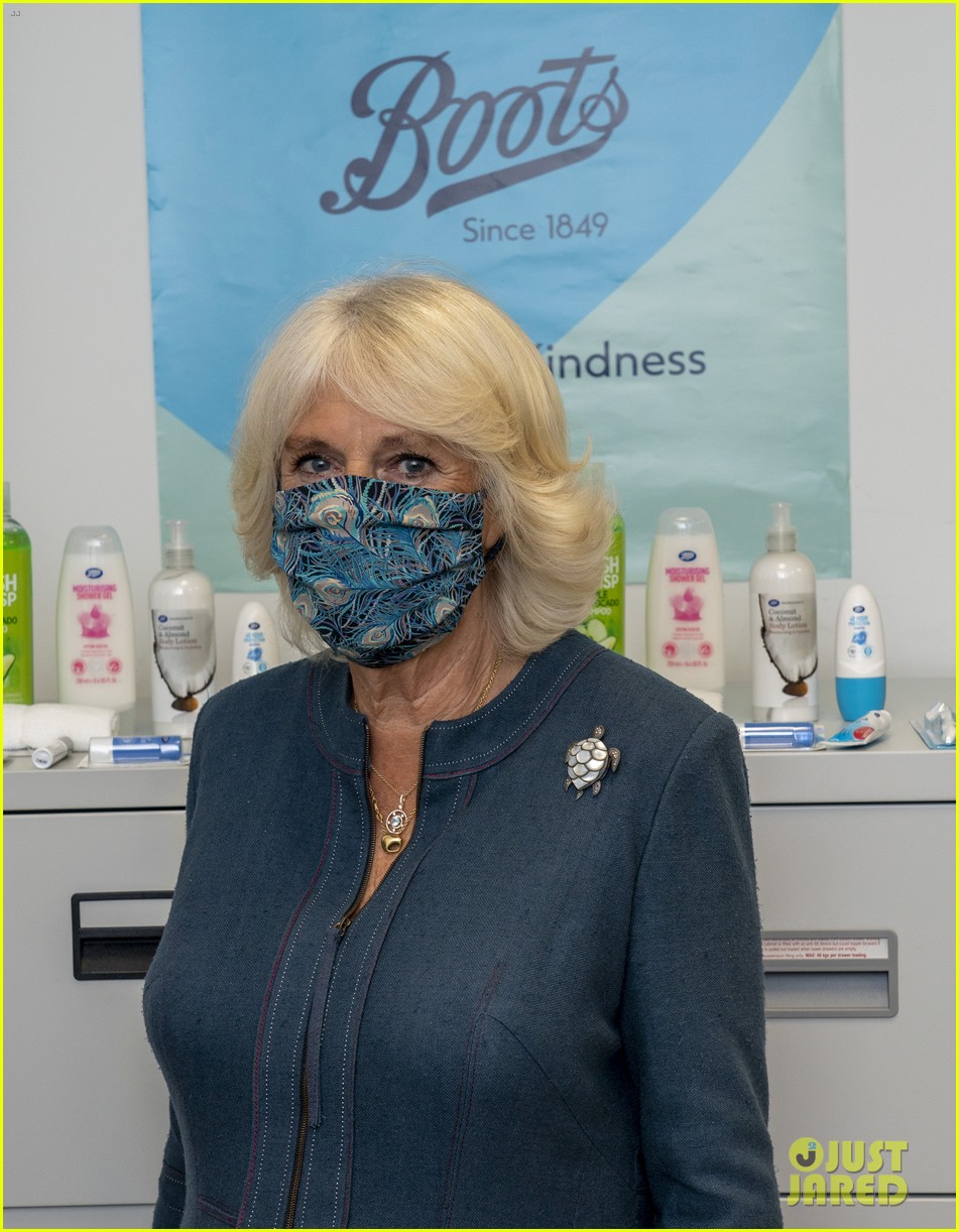 Camilla, Duchess of Cornwall Is First Royal to Publicly Wear Face Mask ...