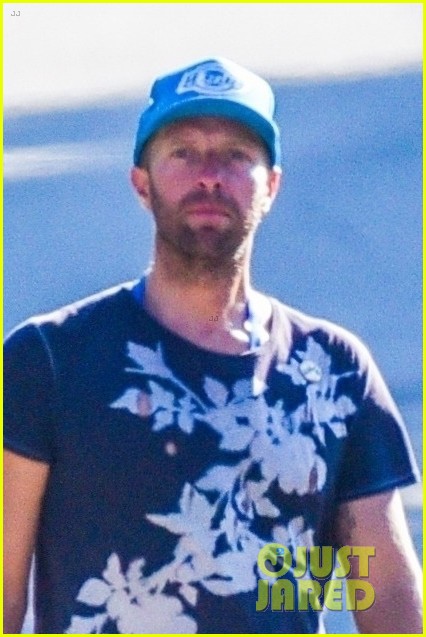 Chris Martin Goes for a Barefoot Stroll Over Fourth of July Weekend ...