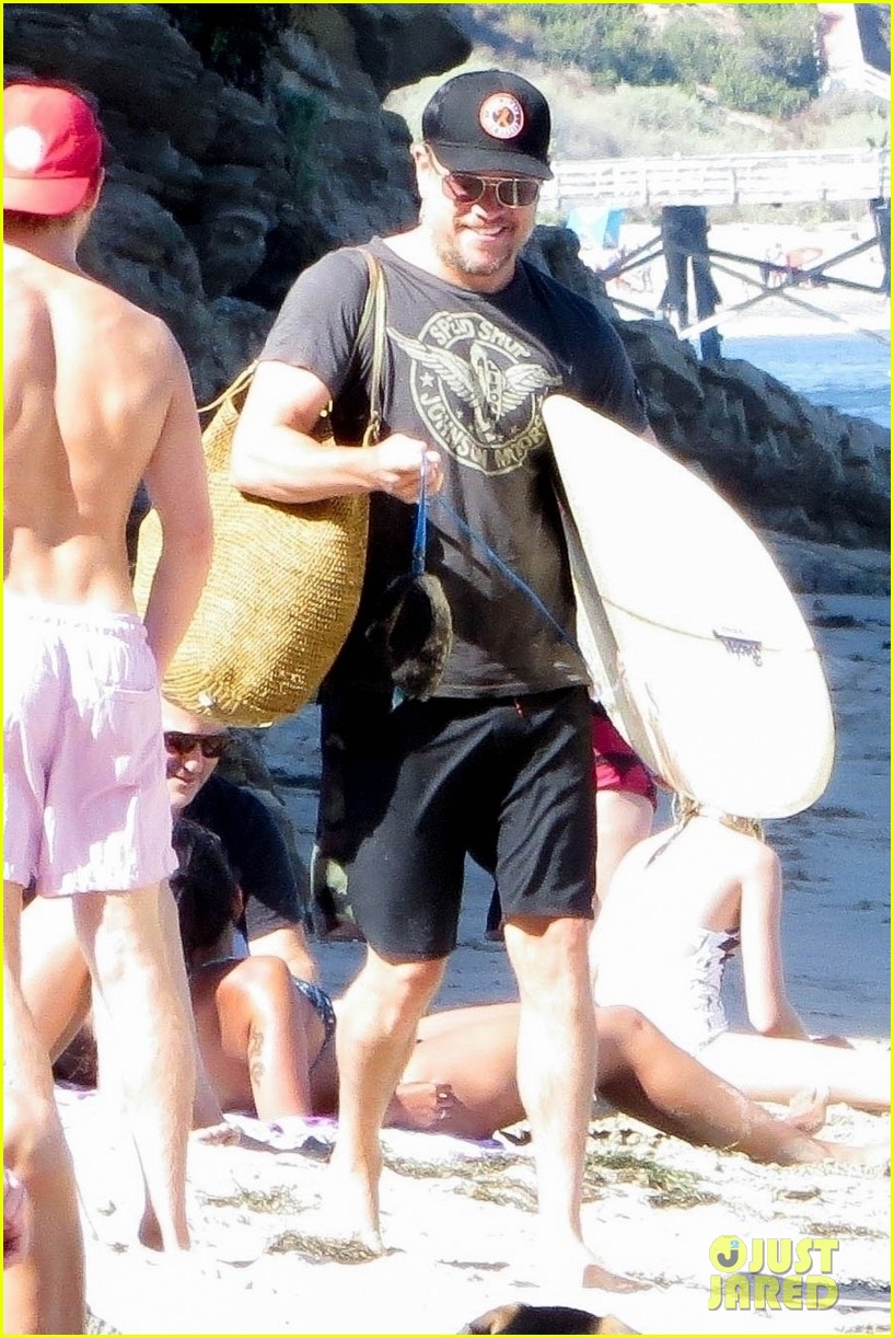 Matt Damon Goes Surfing at the Beach in Malibu: Photo 4469363 | Matt ...