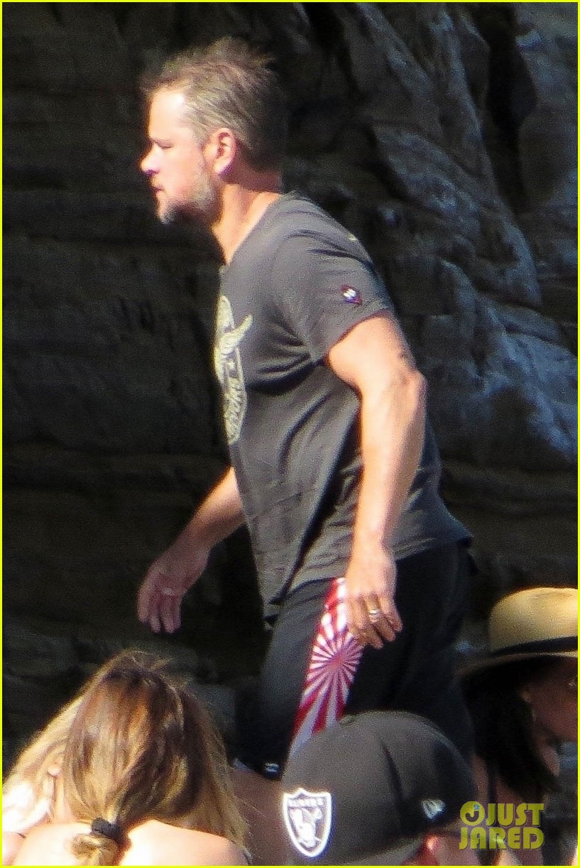 Matt Damon Goes Surfing at the Beach in Malibu: Photo 4469367 | Matt ...