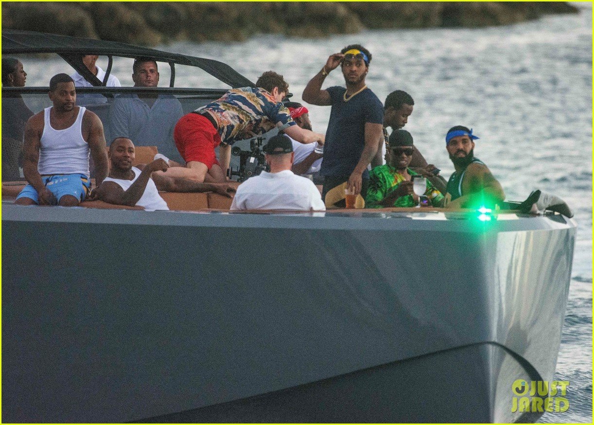 Drake Heads Out on a Boat Ride With Friends in Barbados: Photo 4471176 ...