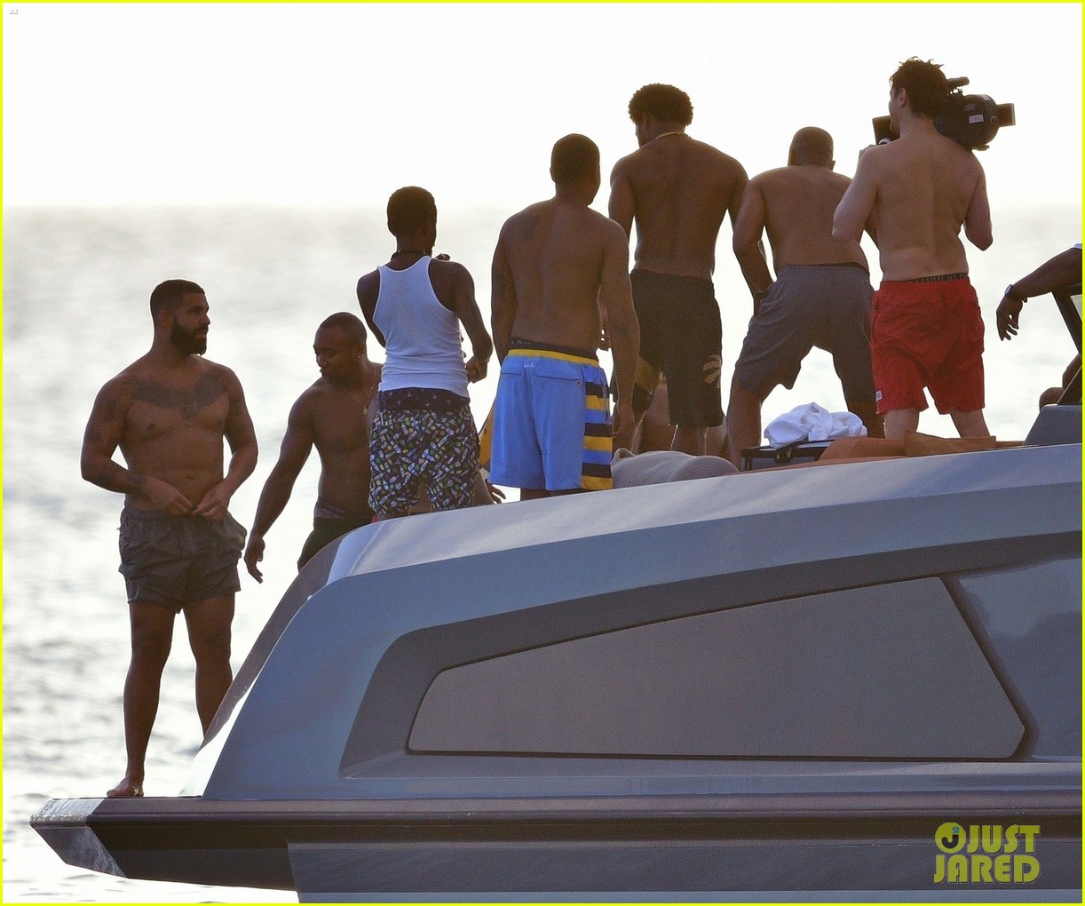 Drake Takes a Dive Into the Ocean While Boating in Barbados: Photo ...
