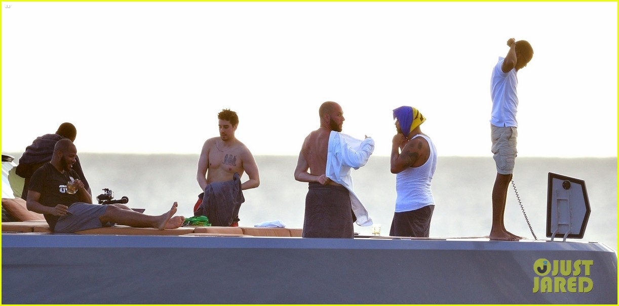 Photo: drake barbados shirtless july 2020 51 | Photo 4471401 | Just ...
