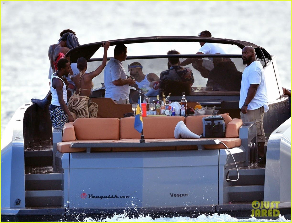 Drake Takes a Dive Into the Ocean While Boating in Barbados: Photo ...