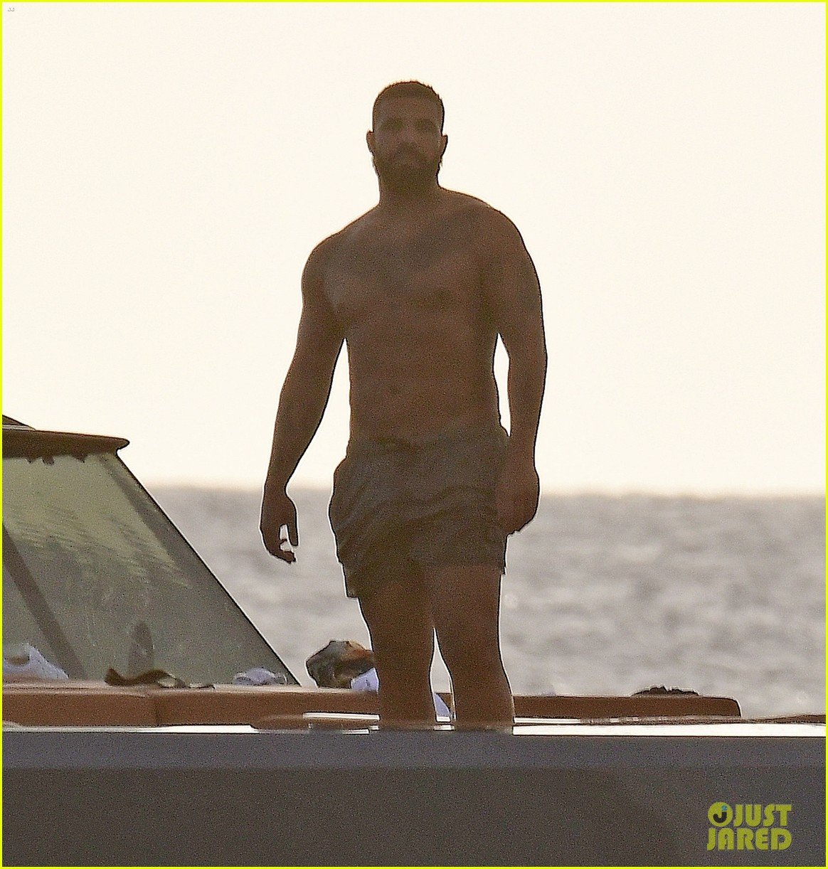 Drake Takes a Dive Into the Ocean While Boating in Barbados: Photo ...