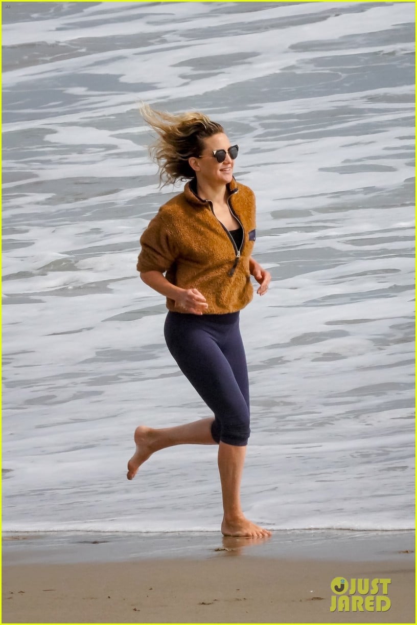 Kate Hudson Spends the Day at the Beach with Her Family: Photo 4466742 ...