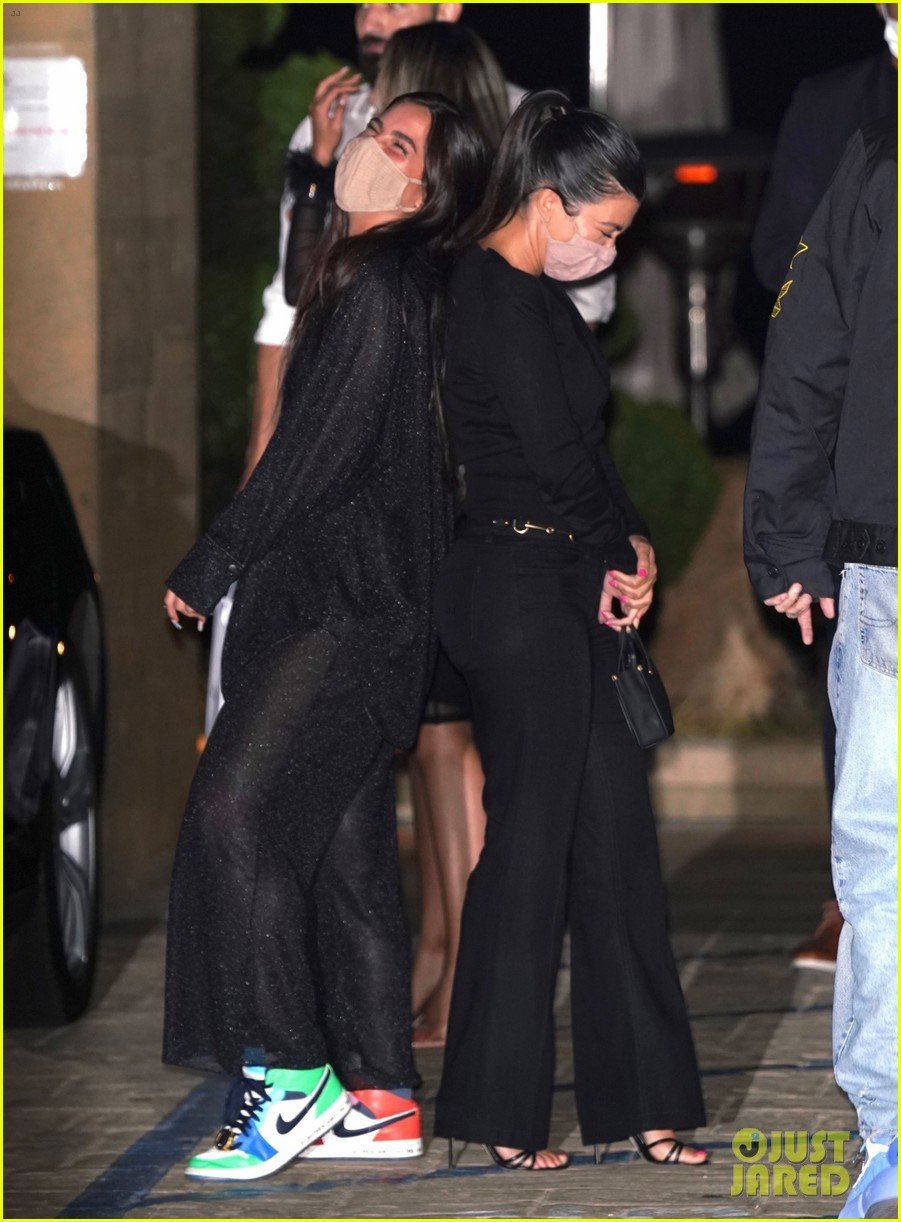 Kourtney Kardashian Gets Dinner with TikTok Star Addison Rae Again ...