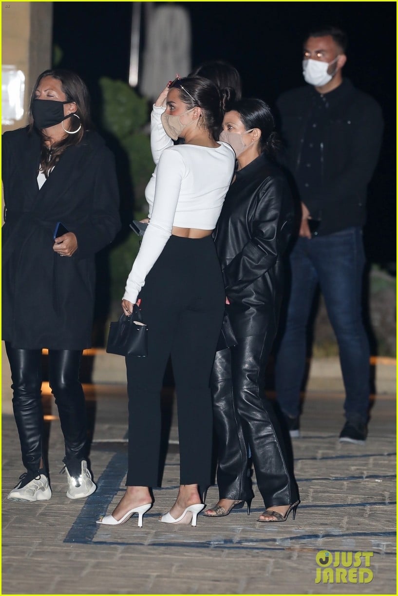 Kourtney Kardashian Joins Large Group of Friends, Including TikTok's ...