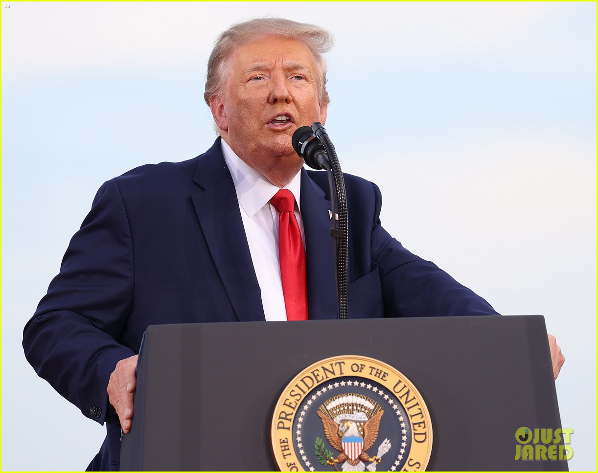 Obama Had Bruno Mars at His July 4th Party in 2015, Trump Had a Guy ...