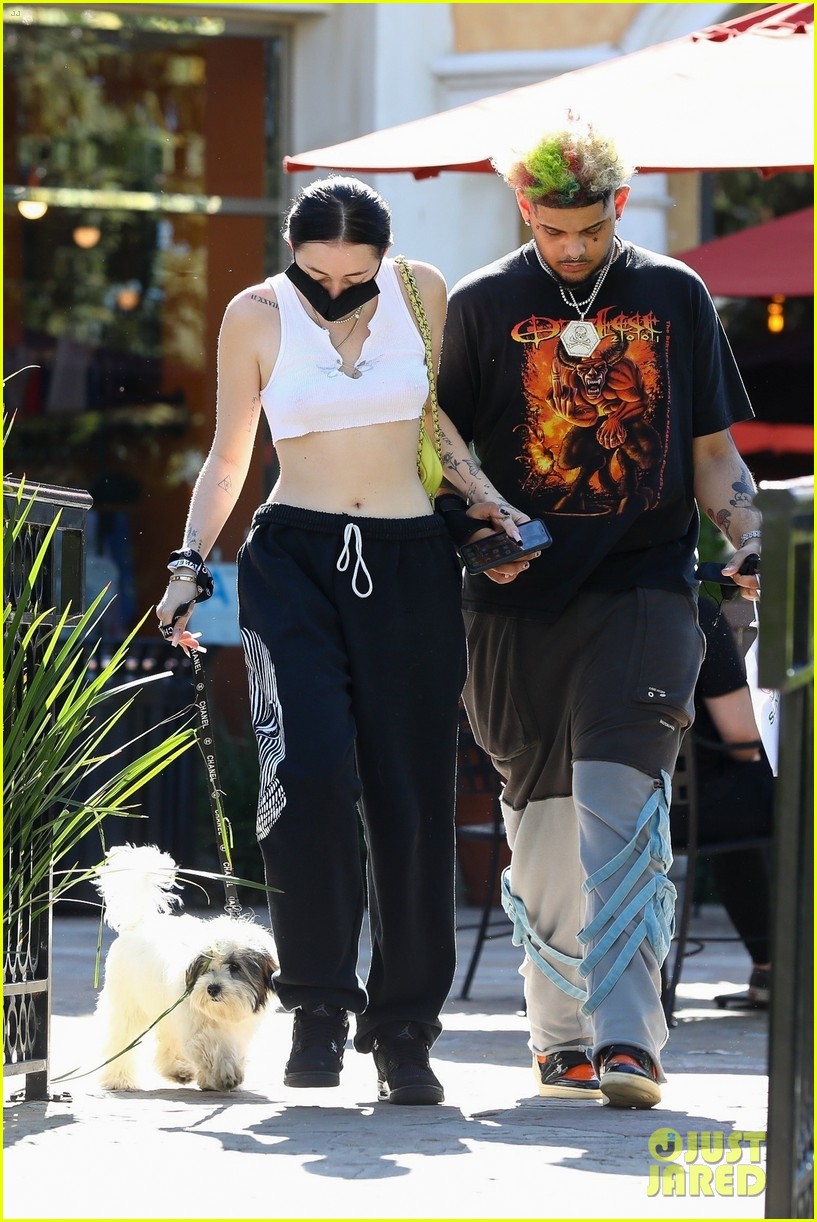 Noah Cyrus Holds Hands With Rapper Smokepurpp While Running Errands ...