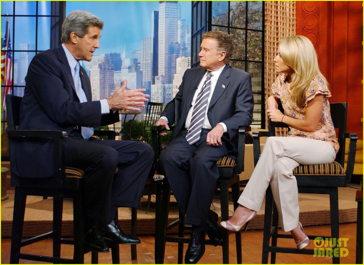 'Live!' Hosts Kelly Ripa & Ryan Seacrest Pay Tribute to Regis Philbin ...
