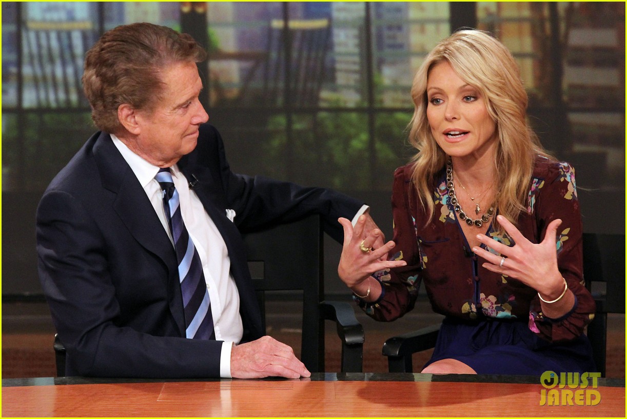 'Live!' Hosts Kelly Ripa & Ryan Seacrest Pay Tribute to Regis Philbin ...