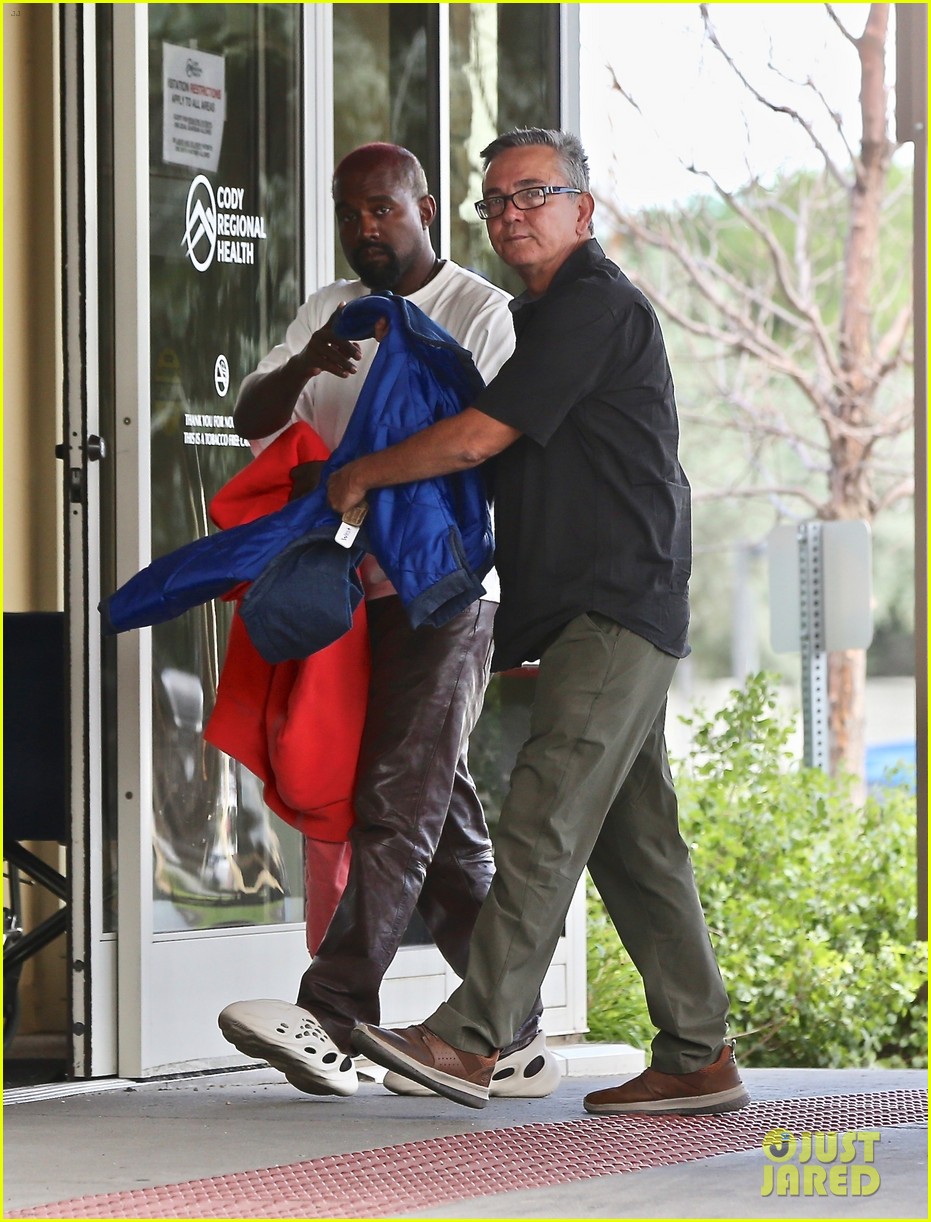 Kanye West Makes Quick Trip to Hospital in Wyoming: Photo 4471907 ...