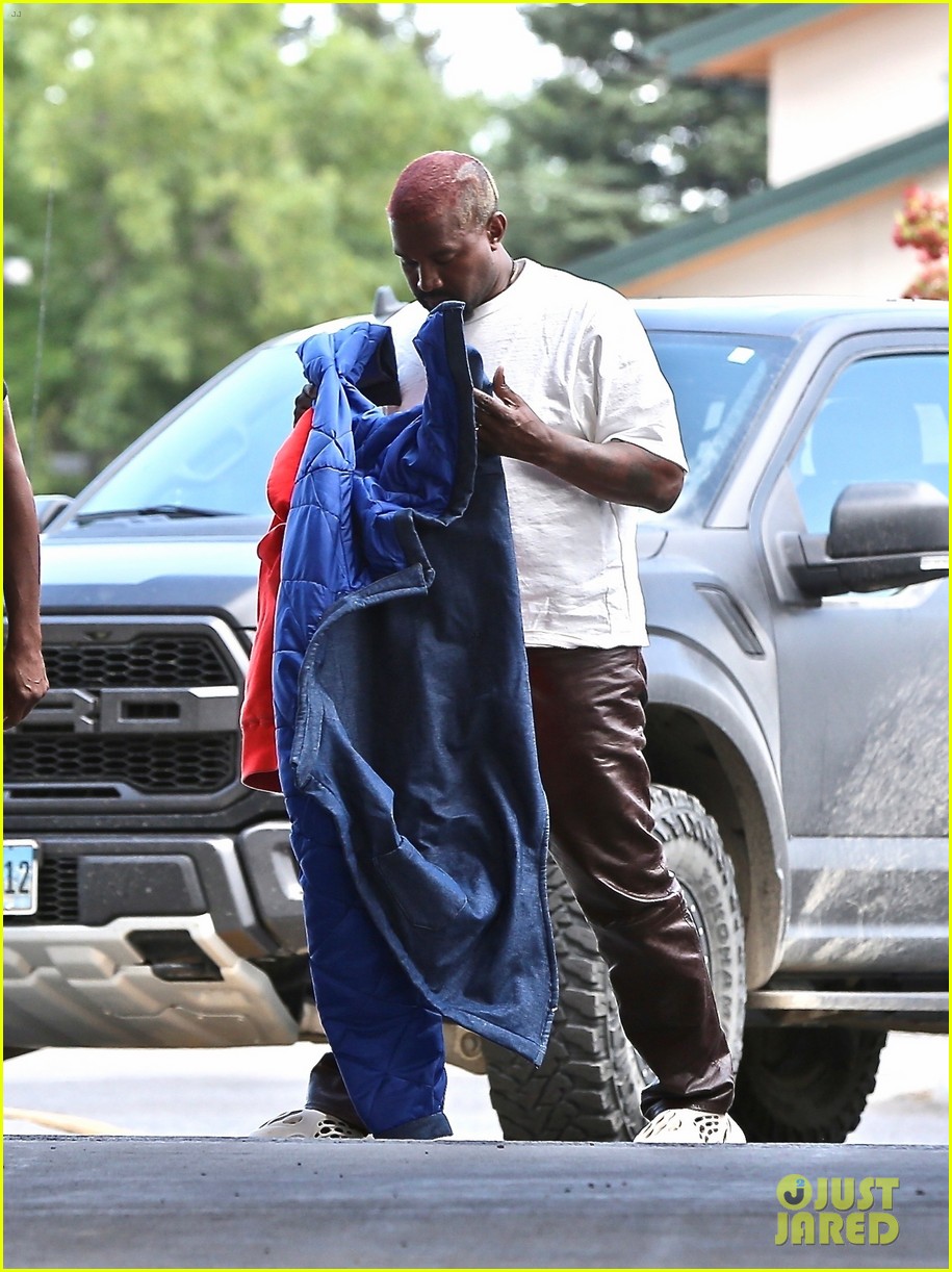 Kanye West Makes Quick Trip to Hospital in Wyoming: Photo 4471914 ...