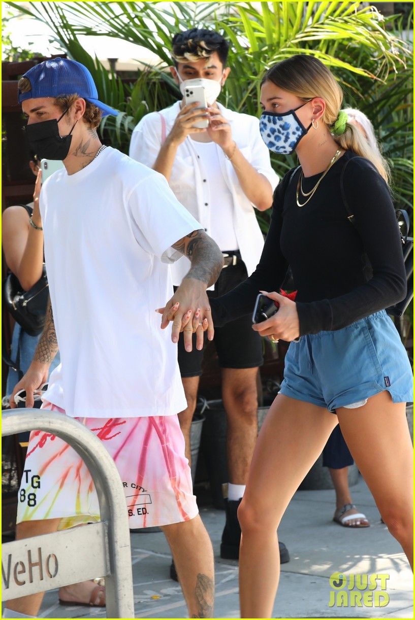 Justin & Hailey Bieber Walk Through Crowd of Spectators After Getting ...