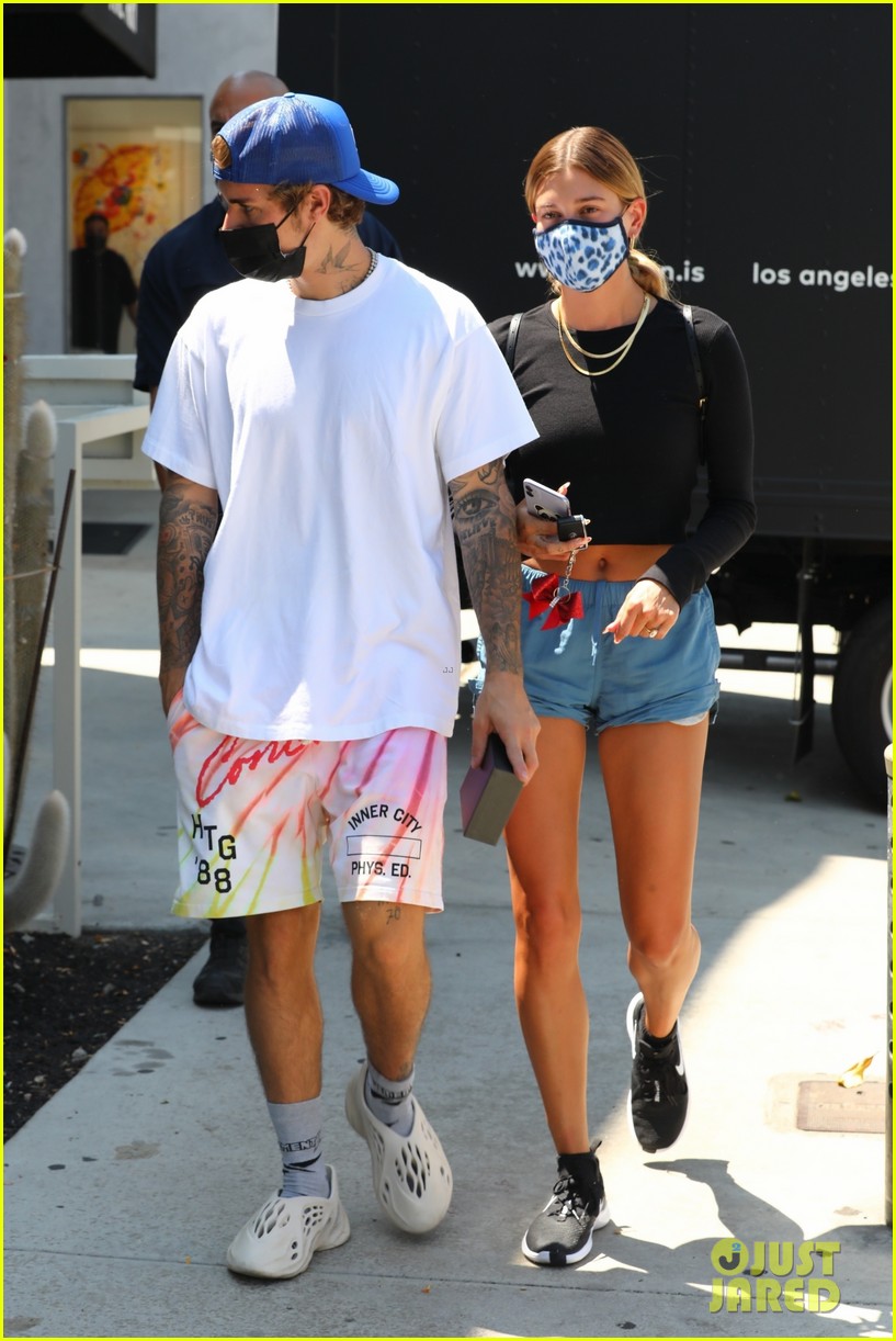 Justin & Hailey Bieber Walk Through Crowd of Spectators After Getting ...