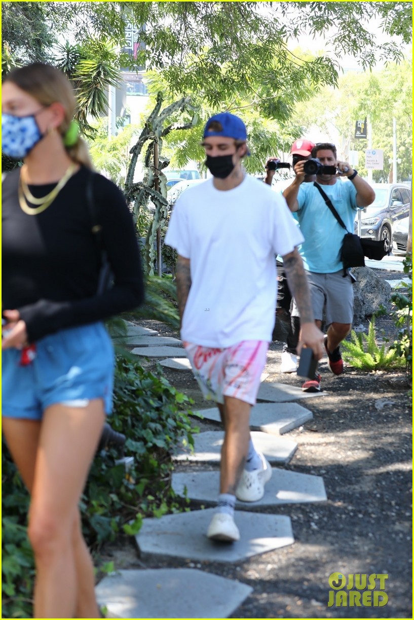 Justin & Hailey Bieber Walk Through Crowd of Spectators After Getting ...