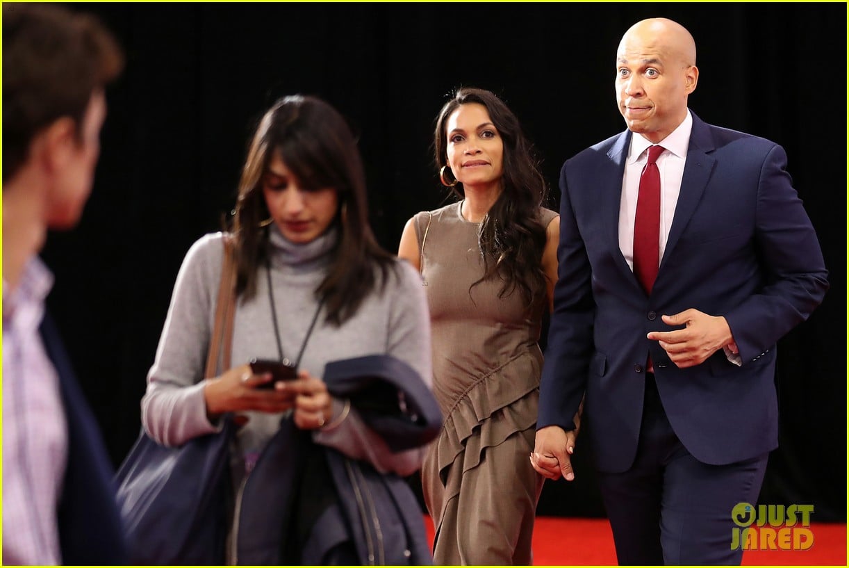 Cory Booker Says His Girlfriend Rosario Dawson Likes Bernie Sanders ...