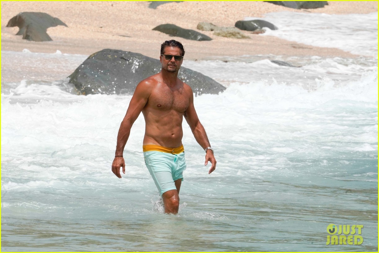 Baywatch's David Charvet Shows Off Hot Body While Shirtless at the ...