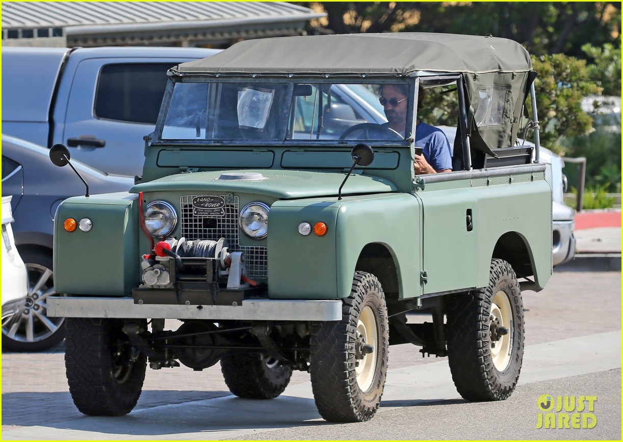 Gerard Butler Takes His Vintage Land Rover for a Ride in Malibu: Photo ...