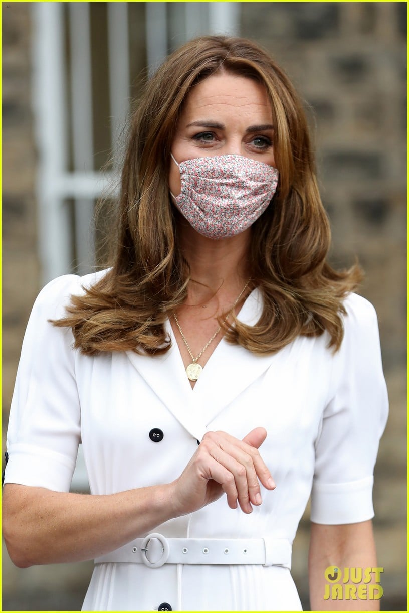 Kate Middleton Wears A Face Mask During Public Appearance To Baby Basic ...