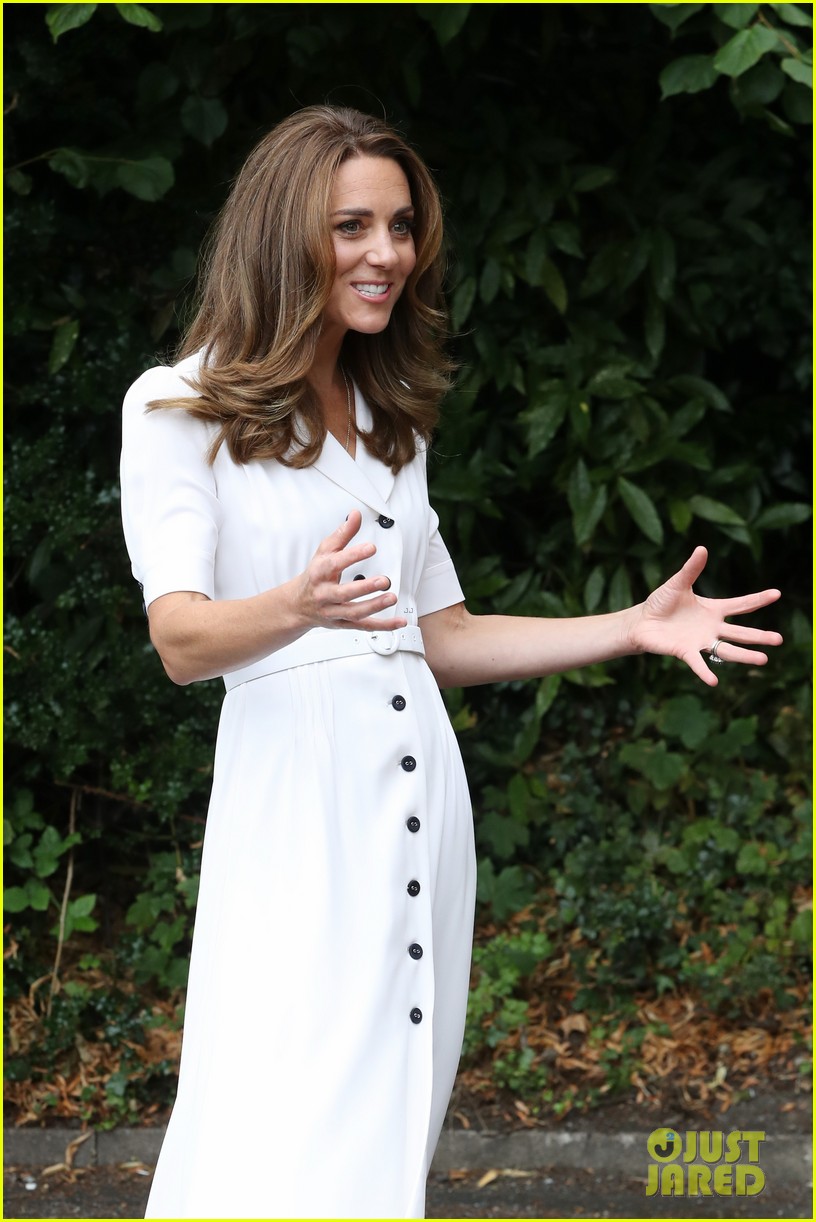 Kate Middleton Wears A Face Mask During Public Appearance To Baby Basic ...