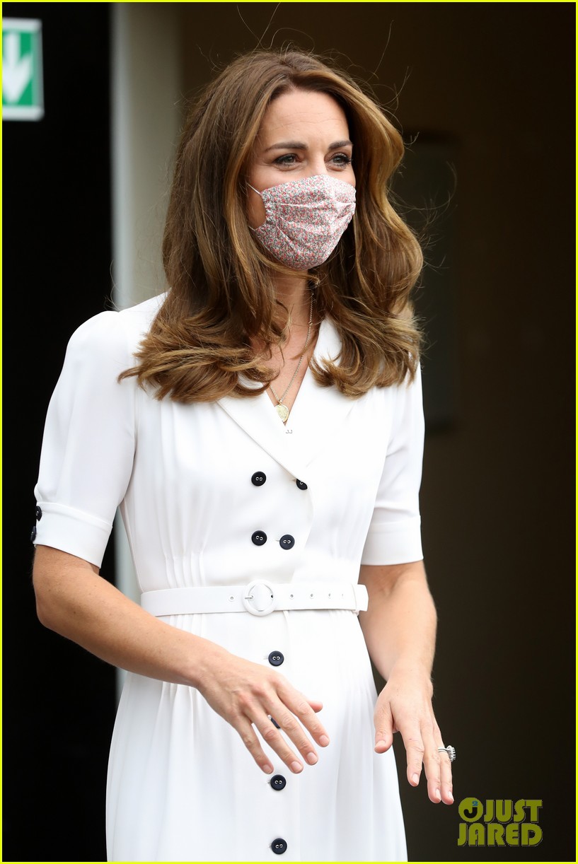 Kate Middleton Wears A Face Mask During Public Appearance To Baby Basic ...