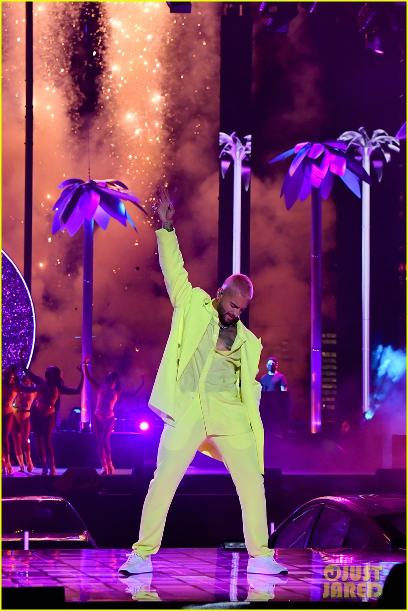 Maluma Wins His First Ever MTV VMAs Award!: Photo 4479277 | Photos ...