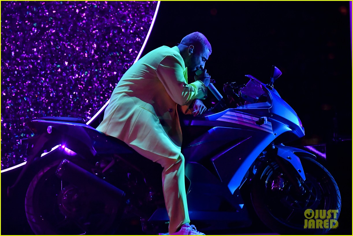 Maluma Wins His First Ever MTV VMAs Award!: Photo 4479286 | Pictures ...